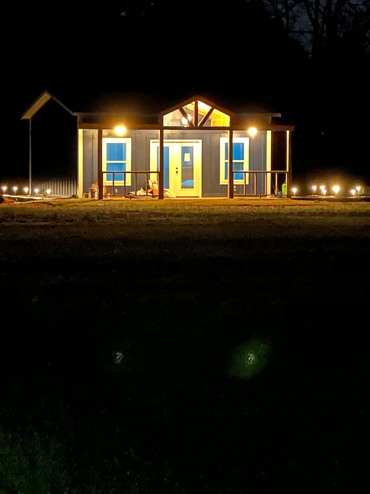 Blue Haven Escape (Cozy Modern Escape Near Tupelo) - Mississippi