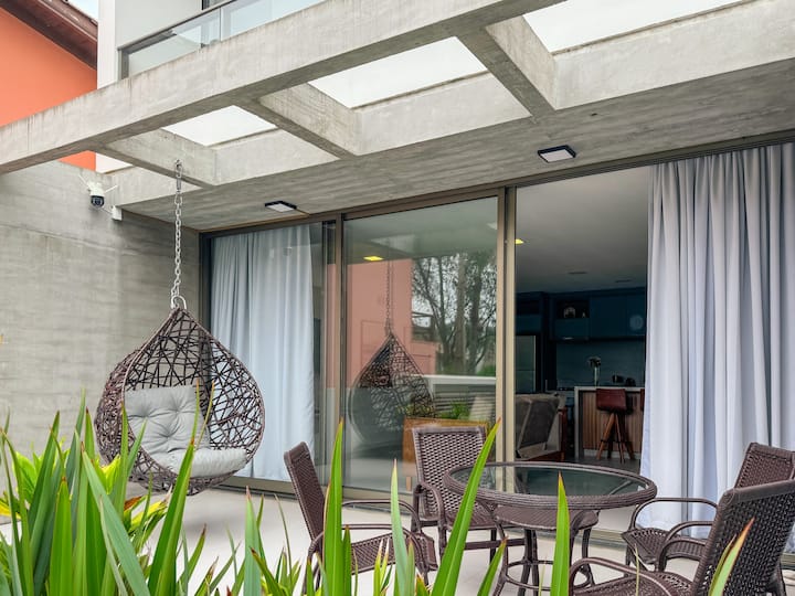 Apartamento De Alto Padrão Poucos Metros Da Praia - Garopaba