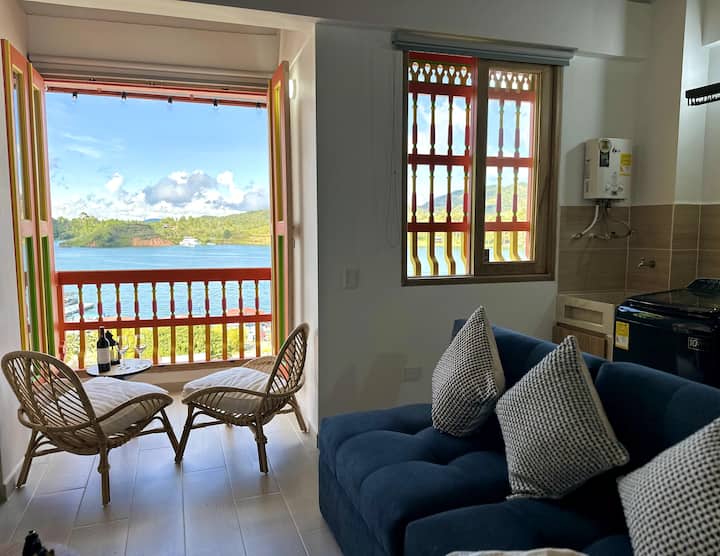 Encantador Loft Colonial Con Vista Al Embalse - Guatape