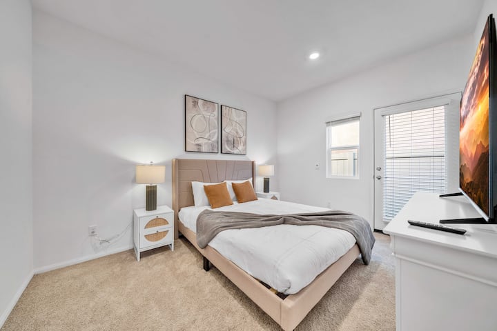 2br/1ba/independent Input/output/tv - Moreno Valley, CA