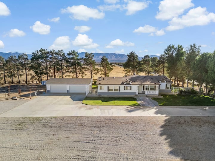 Rancho Los Pinos - パームデール, CA