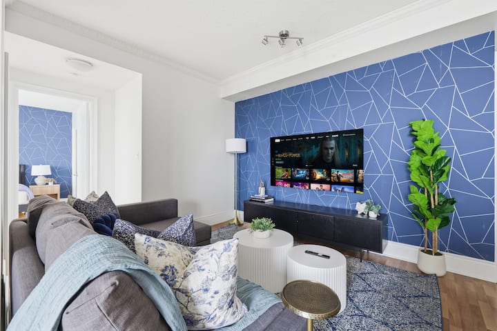 Stylish 3br Condo | Parking | Lake Views | 65" Tv - Mississauga