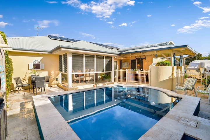 Private Coastal Oasis With Pool - Hawks Nest