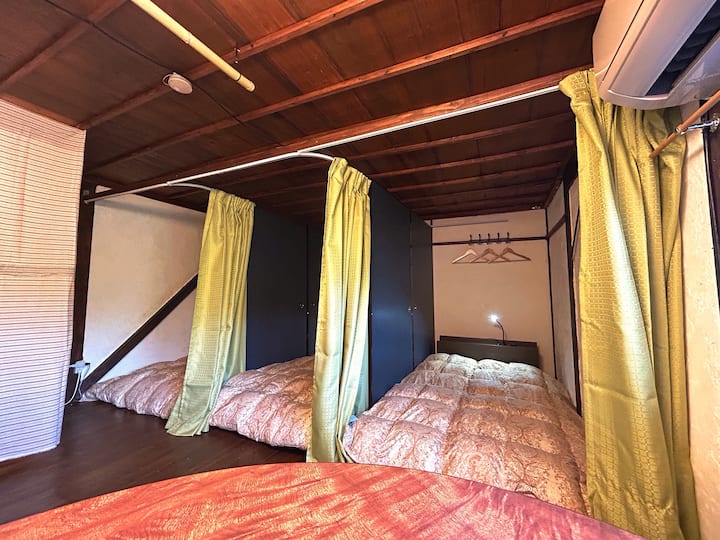 【白壁の間（相部屋）】町家造りの100年古民家/1名/jr徒歩7分/白壁の町並み - Asakura