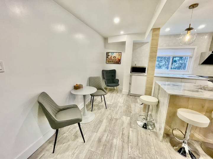 Capsule Corp.~dragon Ball~ Entire Home By The Lake - Aurora