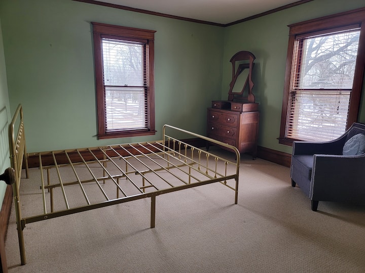 Historic E.m. Deming House (1.7 Miles To Clinic) - Day, WI