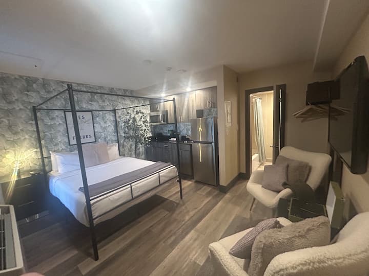 The Cozy Nook| 10 Minutes To Falls - Niagara Falls