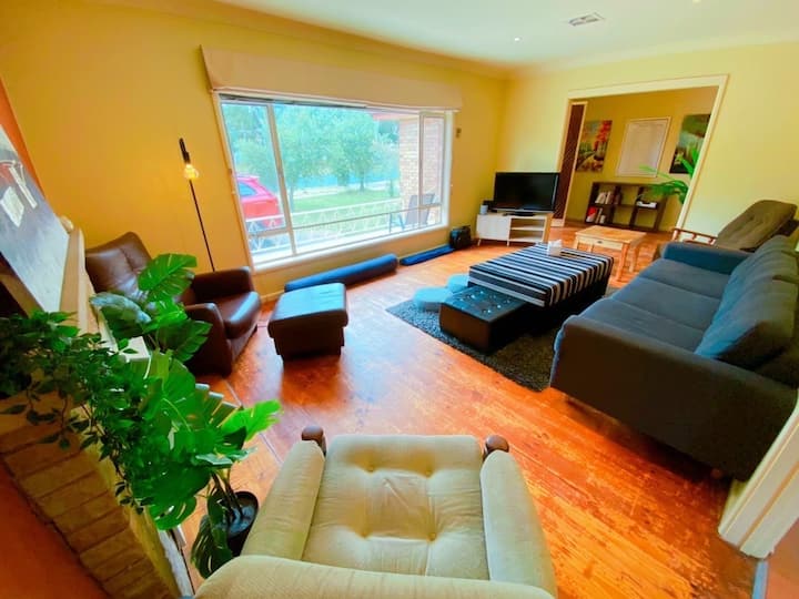 3 Bedrooms Home.5 Mins To Epic Civic. Free Parking - Canberra