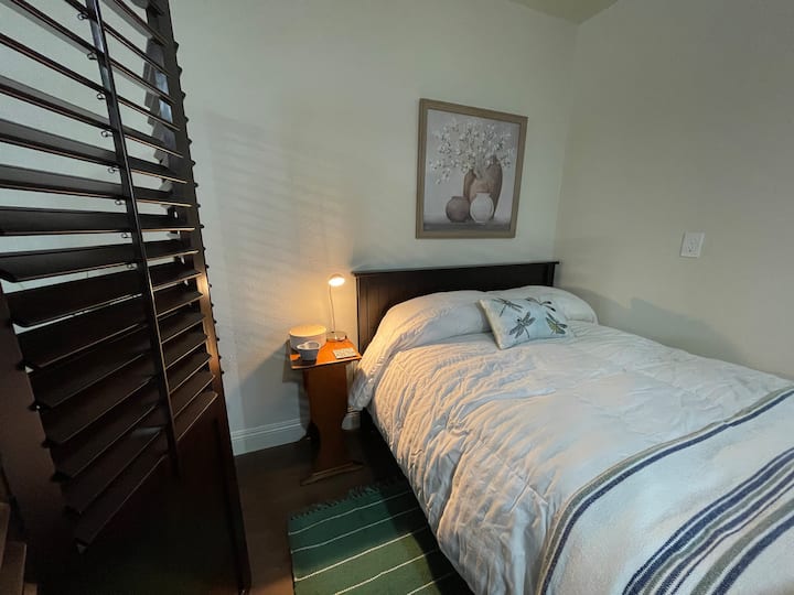 Cozy, Private Guesthouse - Fresno, CA