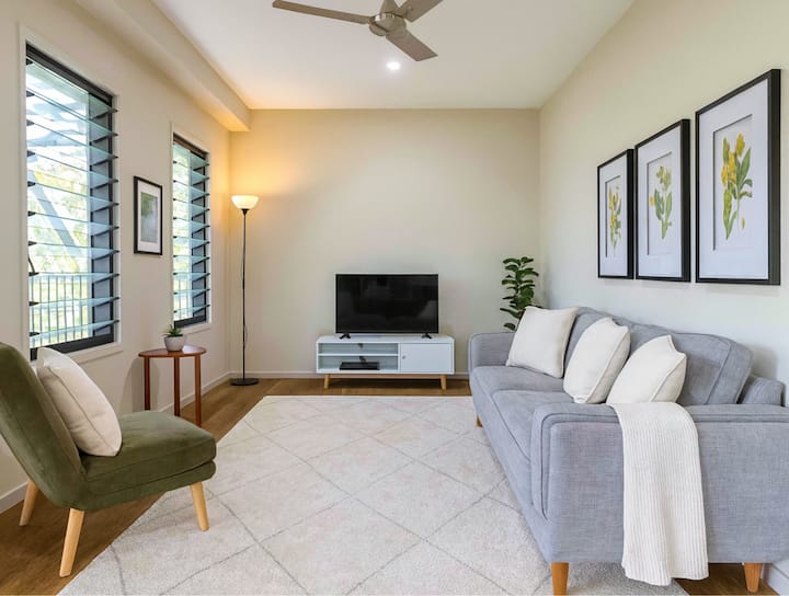 Serene Tallebudgera Stay With Balcony & Views - Gold Coast