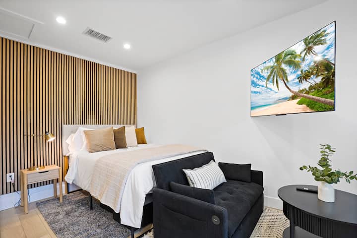 Cozy Noho Studio Getaway Near Universal Studios - Los Angeles, CA