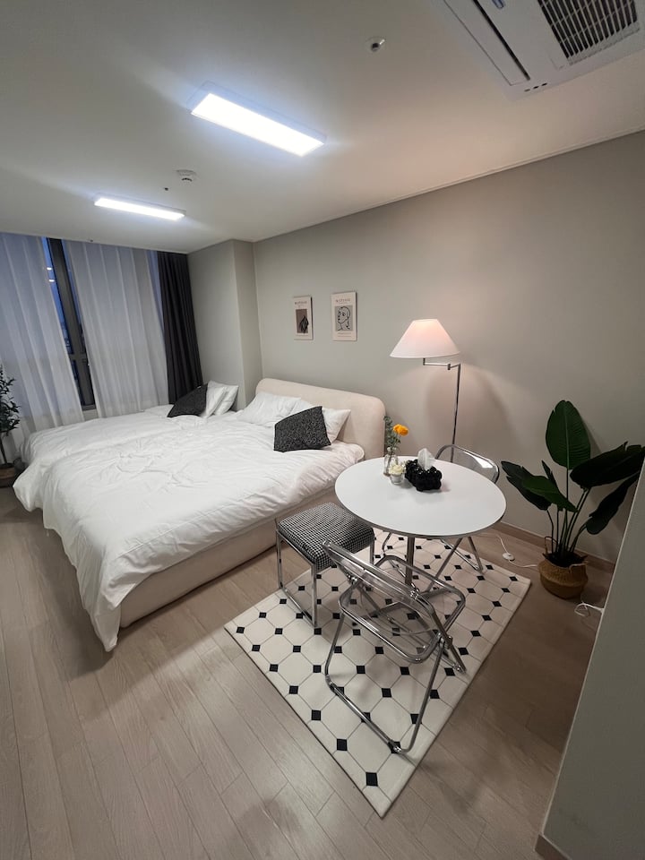 #송도 #감성숙소 #어린이동반가족 가능 #뷰맛집 #역 도보5분 #아늑하고 편안한 숙소 - Incheon