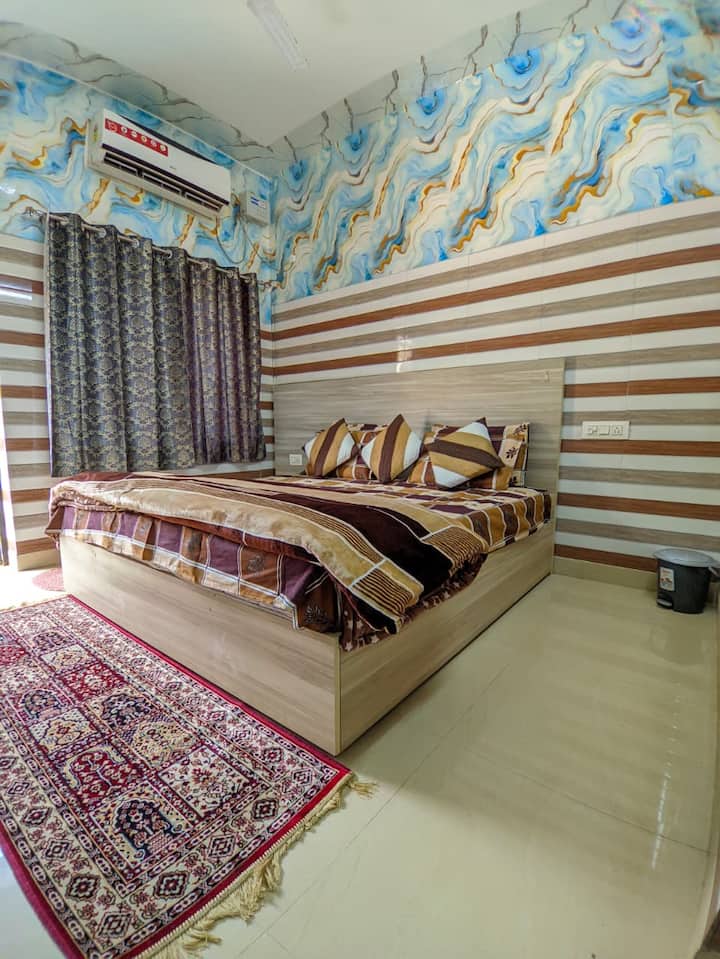 Vrindavan Divine Hut Near Prem Mandir - Vrindavan