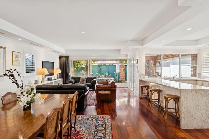Spacious 4-bed Family Home On Tree-lined Street - Cottesloe