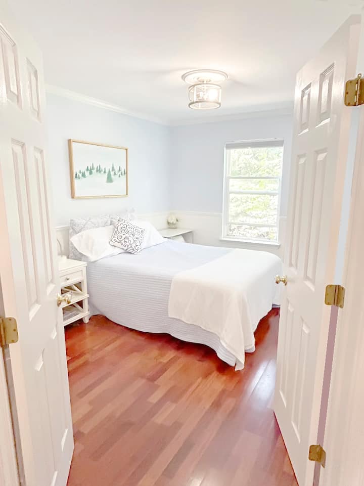 Cozy Blue Room, 5 Min From Stadium, Sweet Cat! - Ann Arbor, MI