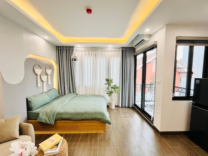 Elegant Studio •Washer/dryer • Steps To West Lake - Hanoi