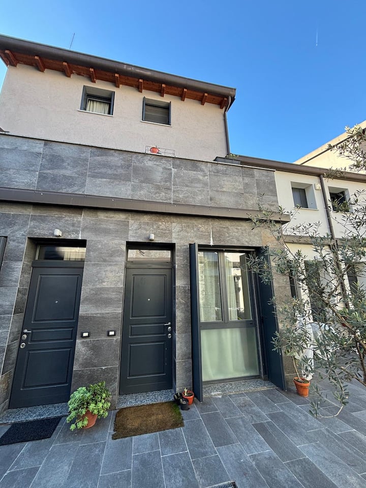 Charming House With Private Courtyard - Milan