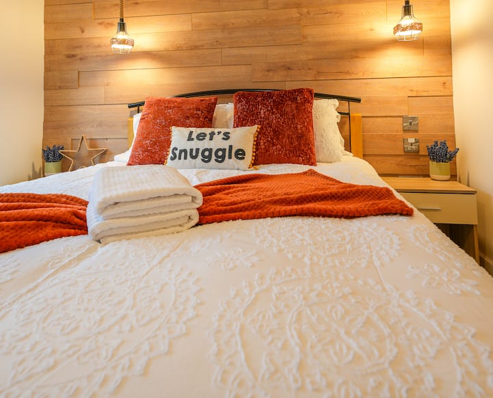 Moon, Stylish With Garden. Near Town, Hospital - Eastbourne