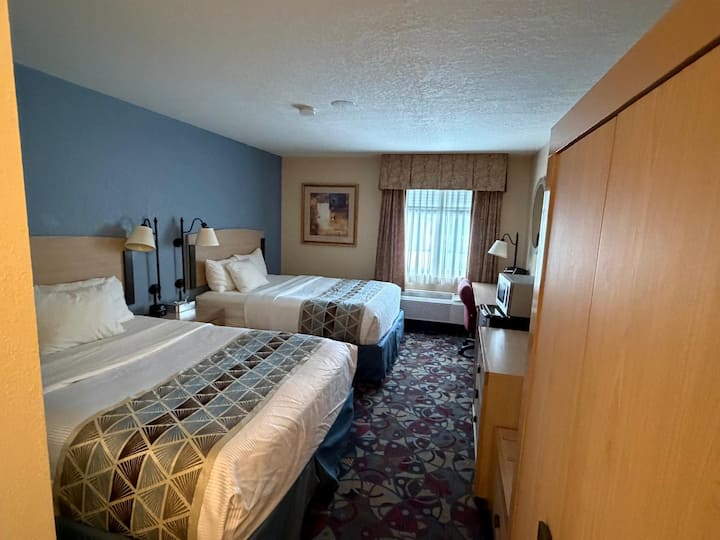 Comfortable Queen Stay In The Perfect Spot - Stevens Point, WI