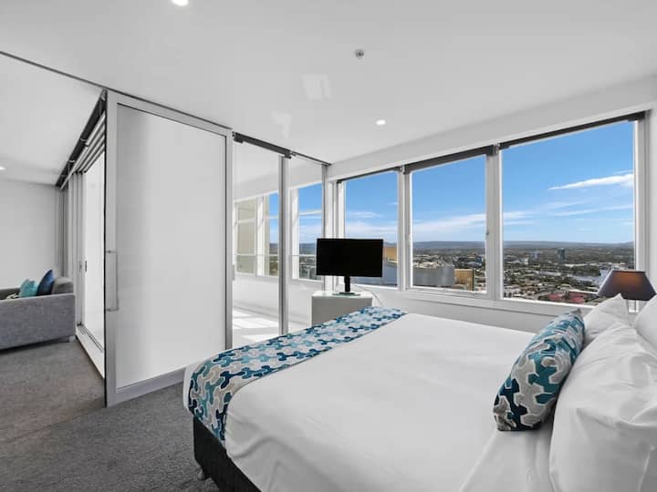 Q1 Luxury Stay • Pool • Spa • Sauna • Central - Surfers Paradise