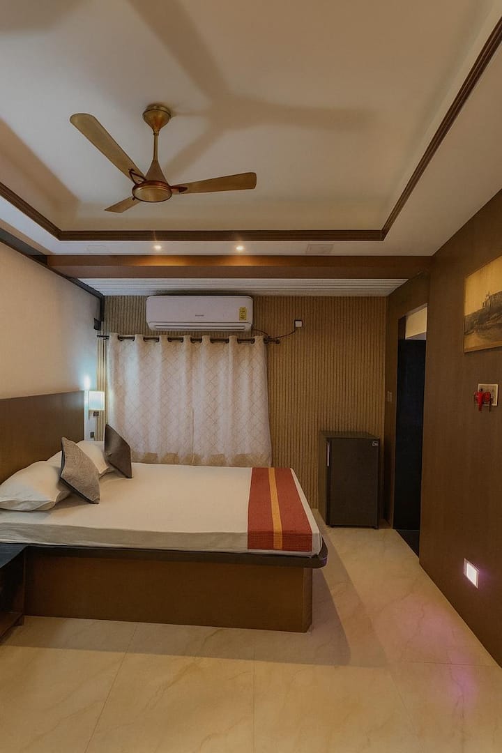 Ostroinn Royal Studio Apartment Shakespeare Sarani - India