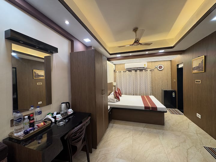 Ostro Inn Royal Studio Apartment Shakespear Sarani - Sealdah Railway Station