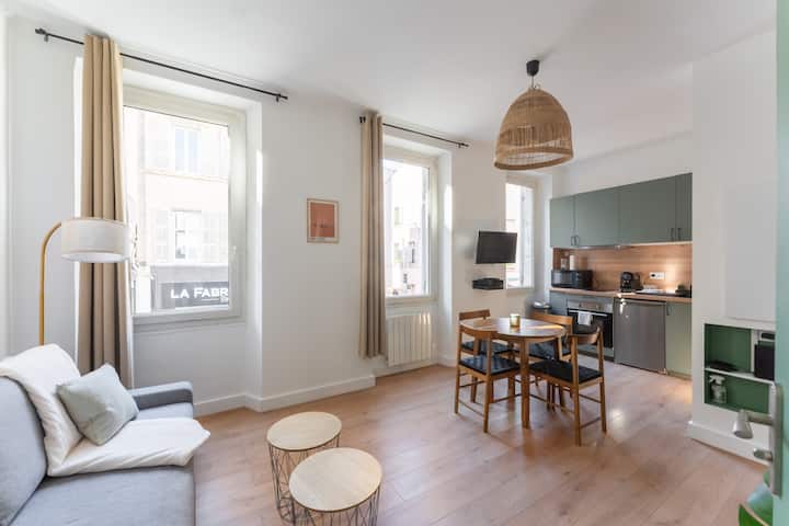 T2 Cosy Rénové- Rue Paradis-à Pied De Tout - Marseille
