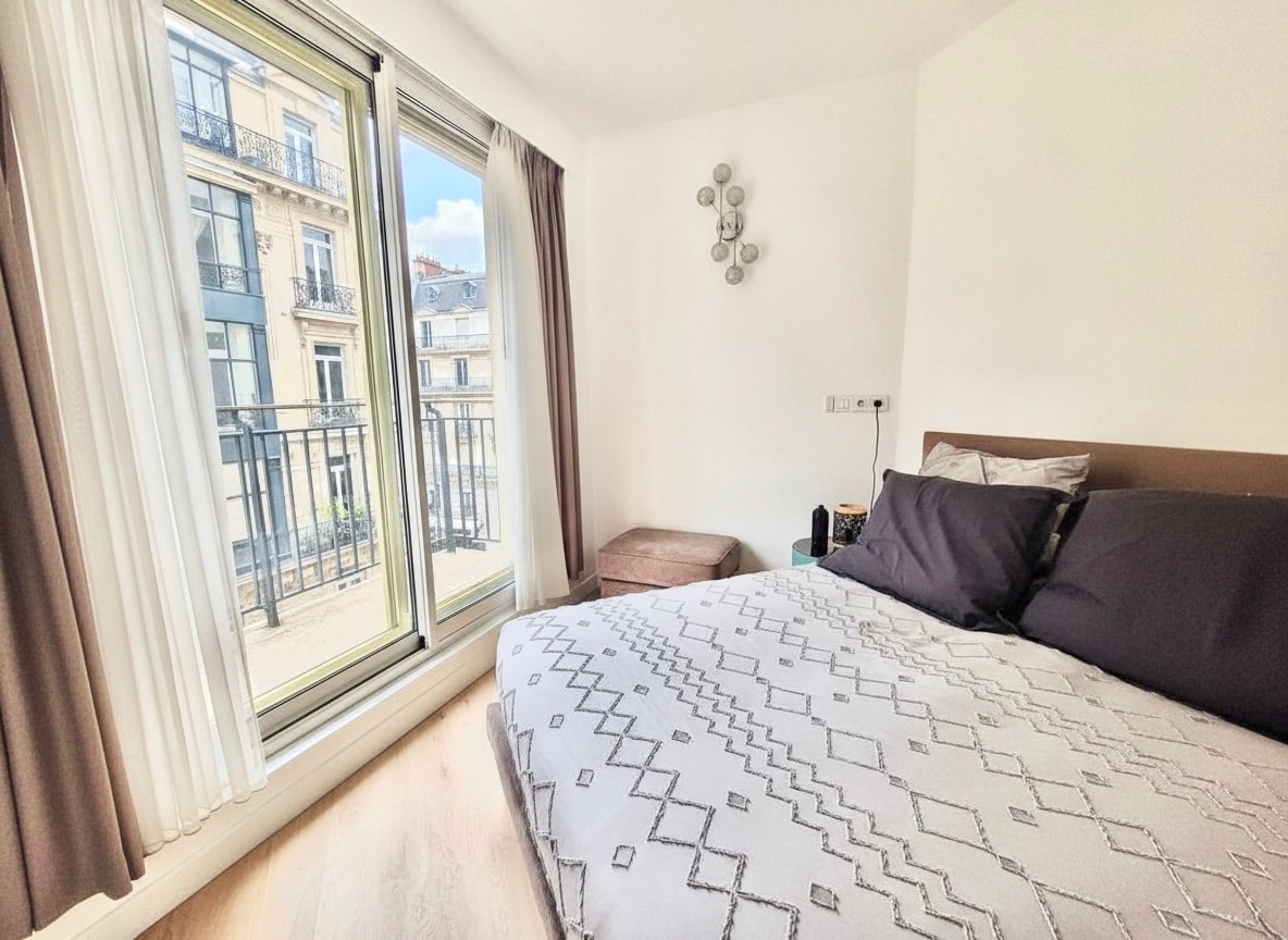 Avenida Georges V/Champs-Elysées - Apartamentos para Alugar em Paris ...