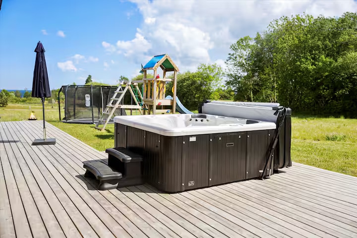 Luxusferienhaus Wellness im Garten und auf der Terrasse - Häuser zur ...
