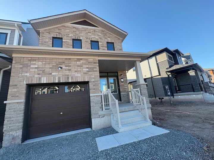 Brand New Luxury House Near Niagara Falls! - Port Colborne