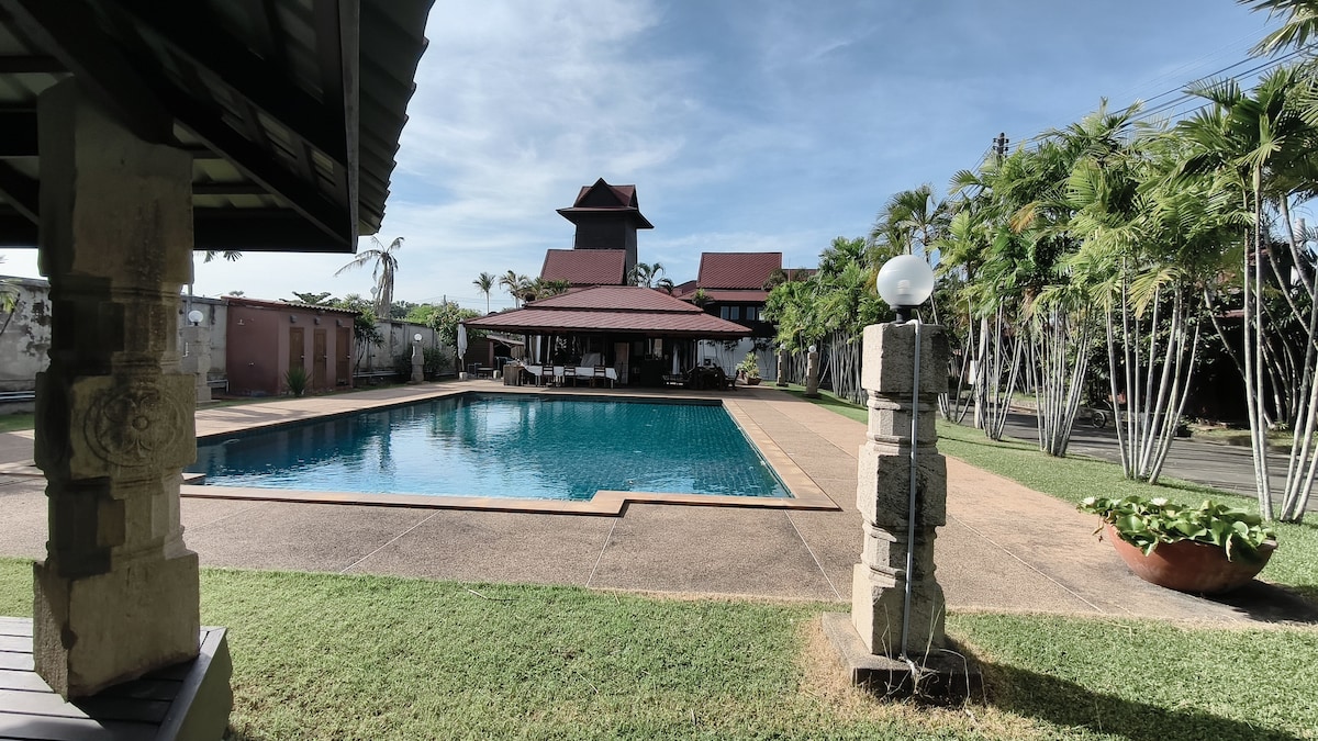 Pattaya Thai-style 2-bedroom quiet seaside villa - Houses for Rent in ...