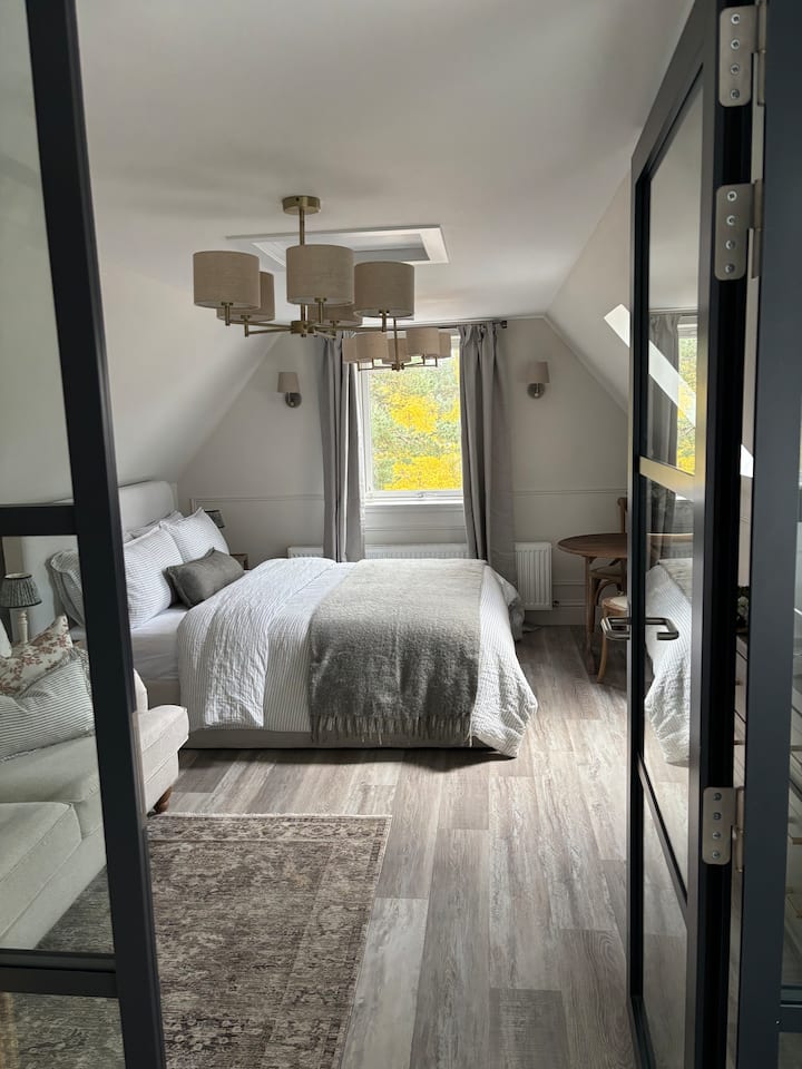 Taigh Cladach - The House By The River. - Aviemore