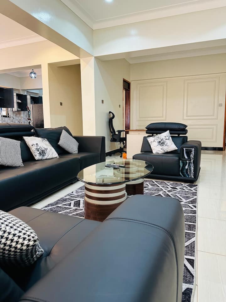 Cosyhosting Penthouse | 4br Luxury With Rooftop - Kampala