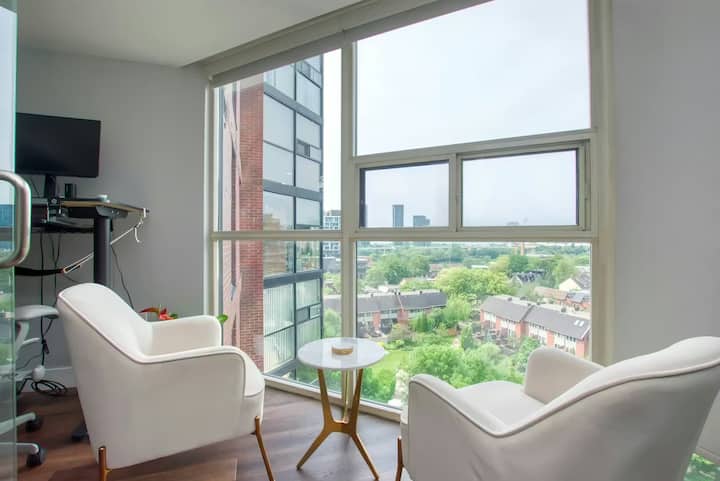 Modern, Spacious Condo In The Heart Of King West - Toronto
