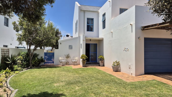 The Blue Sparrow Holiday Home - Langebaan