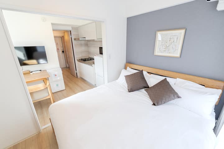 池袋商圈旁1.8米大床公寓【603】：电梯/电视/厨房微波炉冰箱/wi-fi/办公区域/浴缸/山手线 - Tokyo