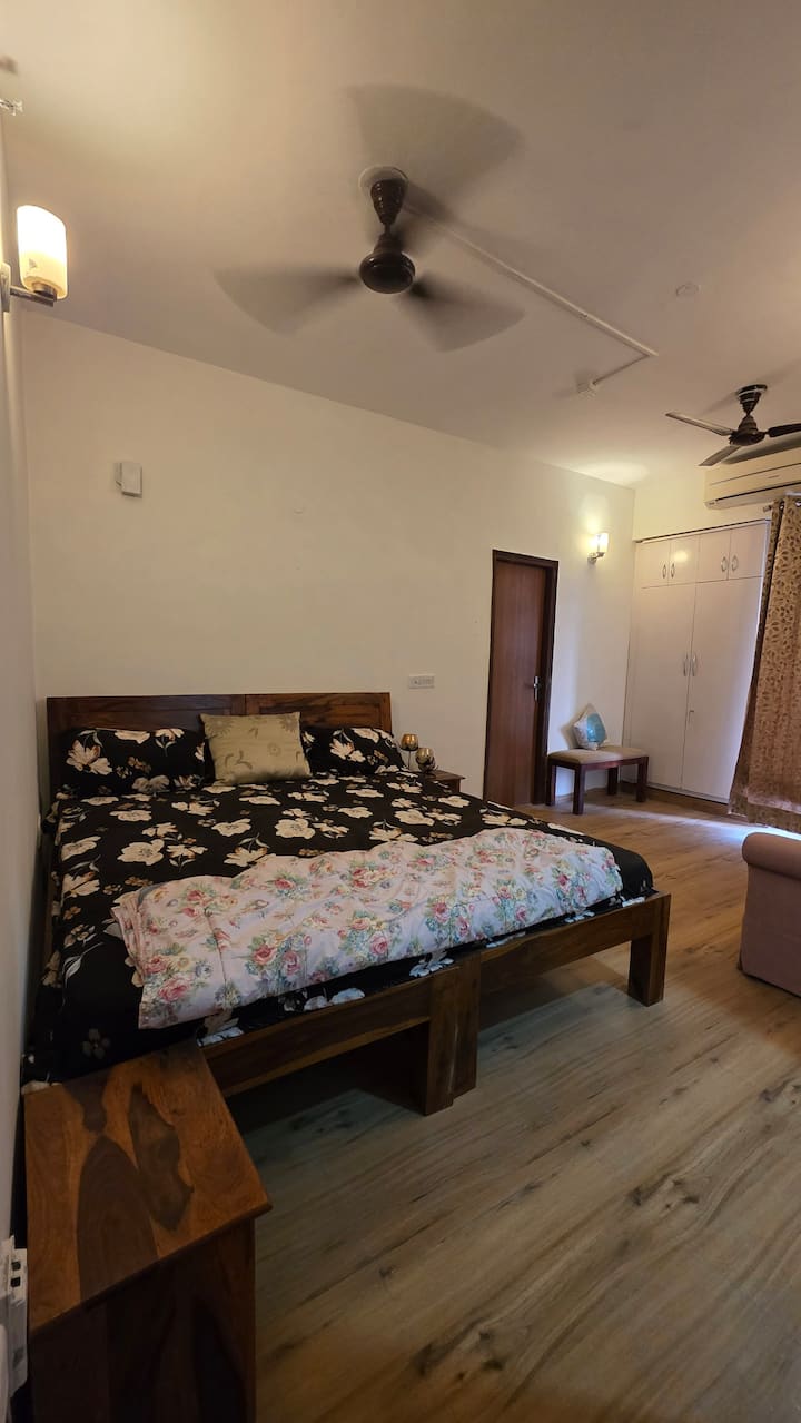 Studio 168- Private Skyline Haven Noida - Noida