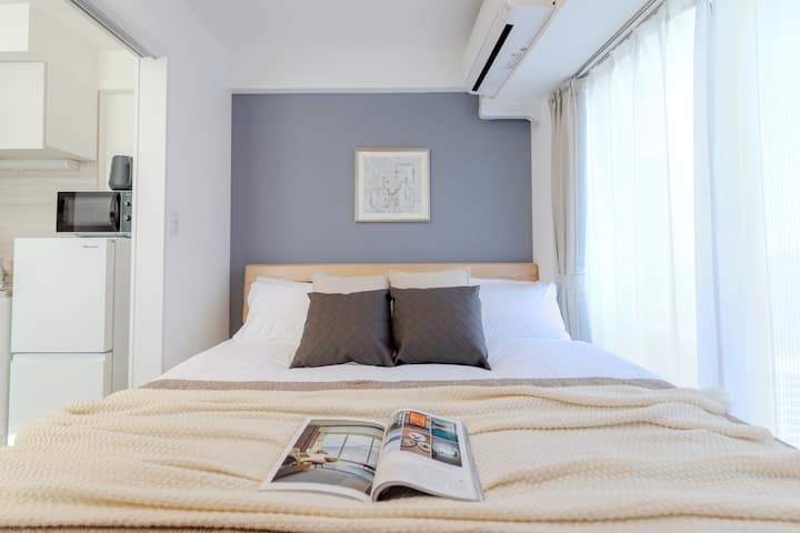 池袋商圈旁1.8米大床公寓【703】：电梯/电视/厨房微波炉冰箱/wi-fi/办公区域/浴缸/山手线 - Ikebukuro