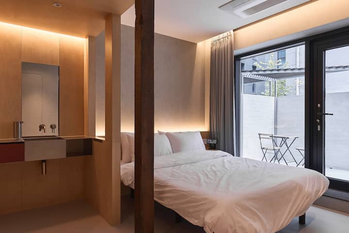 [오픈특가] 템퍼모션베드/강남역7분/역삼역4분/테라스/뷰티&미용 시술/Iot/netflix - South Korea