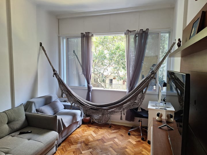 Quarto Aconchegante. Banheiro Privativo. Copanema - Rio de Janeiro