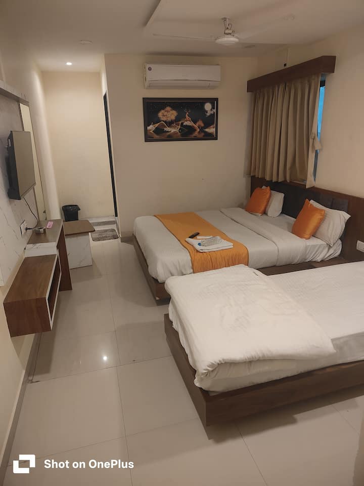 Elegant Triple Rooms Near Vadodara Railway Station - 바도다라