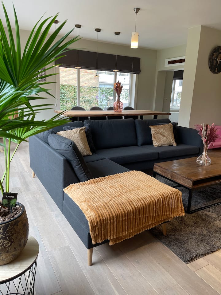 Ruime Woning In Brugge - Damme