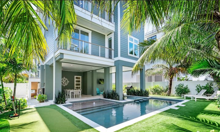 West Coast Best Coast! Steps To The Beach! - Bradenton Beach, FL