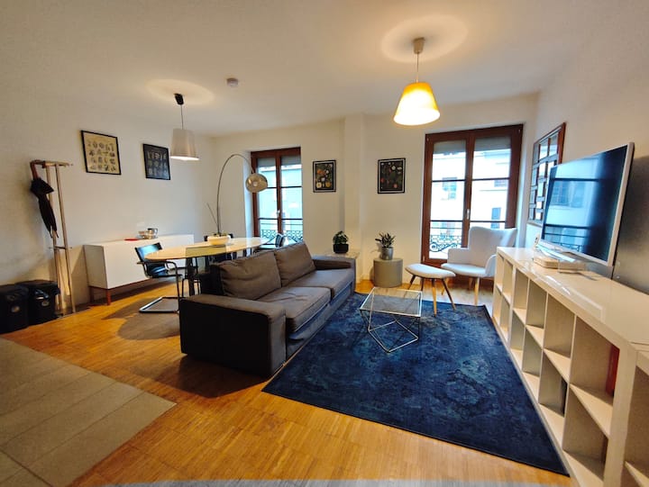 Jet D’eau & Lac 5 Min, Tram Devant, Eaux-vives - Geneva