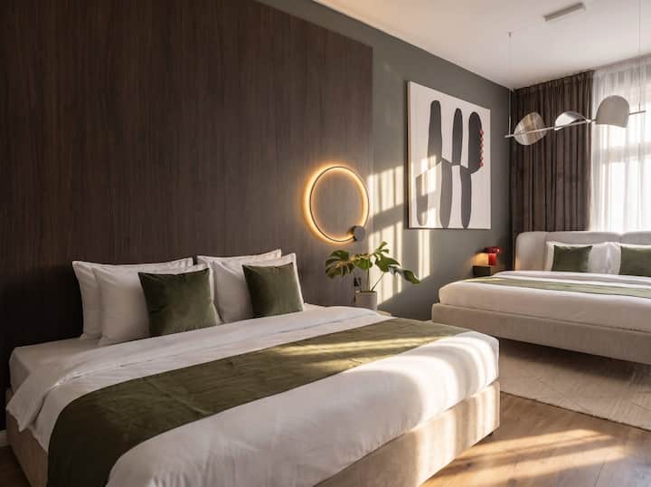 Turnkey | Top-floor 3br For 12 In Central Prague - Praga