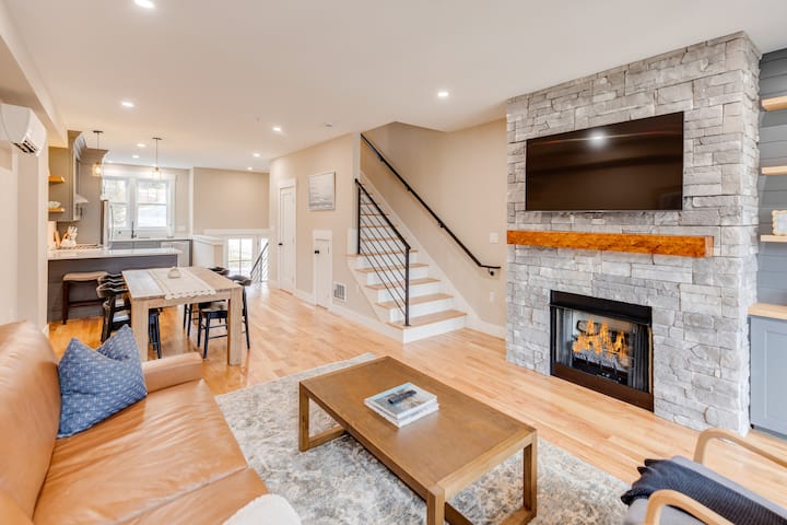 Valley Luxury Retreat - Steps To Town Square - New Hampshire