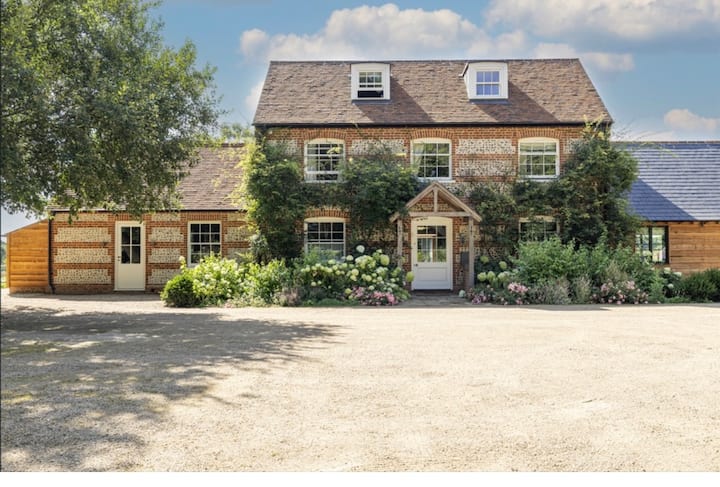 Beautiful Family Home In St Mary Bourne - Highclere
