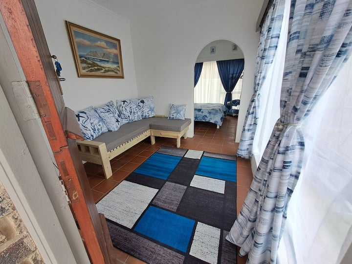 Whispering Waves Self-catering Apartment - Port Alfred