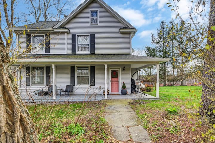 Renovated 1900 Farmhouse 5 Miles To Elk Mountain! - Carbondale, PA