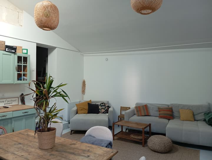 Maison Atypique Avec Jardin Clos 5 Mn Centre. - Saintes